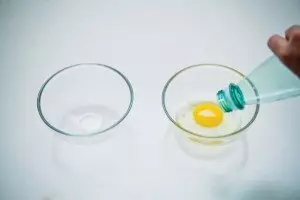 How to separate yolk from the protein correctly a bottle and other ways + video 102_7