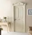 Porta con inserti insoliti