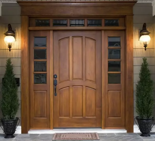 入り口木製ドア