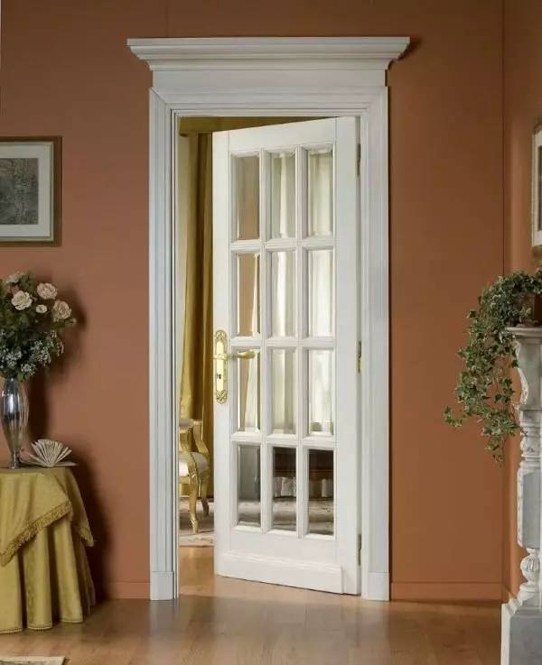 Pintu ayunan tunggal dengan kaca