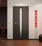 Hnedé dvere so sklom