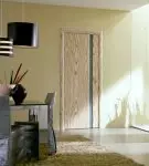 Neutrálne drevené dvere