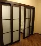 Mediniai stumdomos bifoon durys su stiklo įdėklais