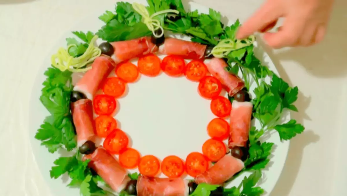 Snack wreath sa plato