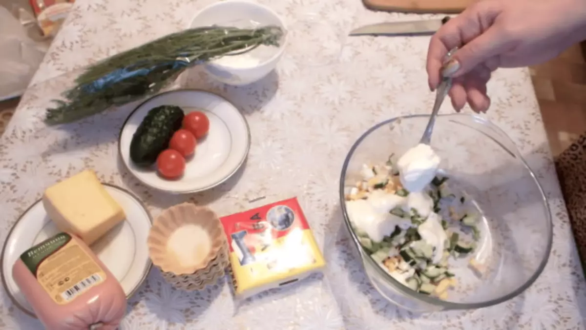 Skinka sallad, ägg och ost med majonnäs