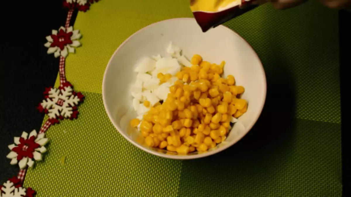 Corn, ioraí agus bataí portán i mbabhla