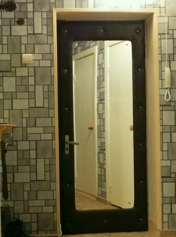 Naminės veidrodinio durys