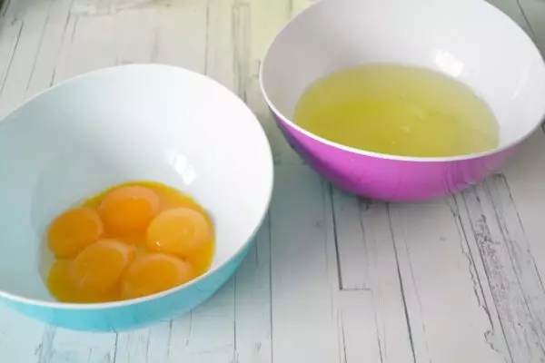 Proteins and yolks