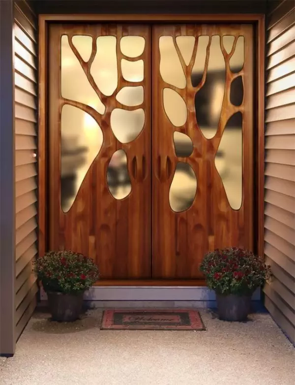Porta de madeira de entrada