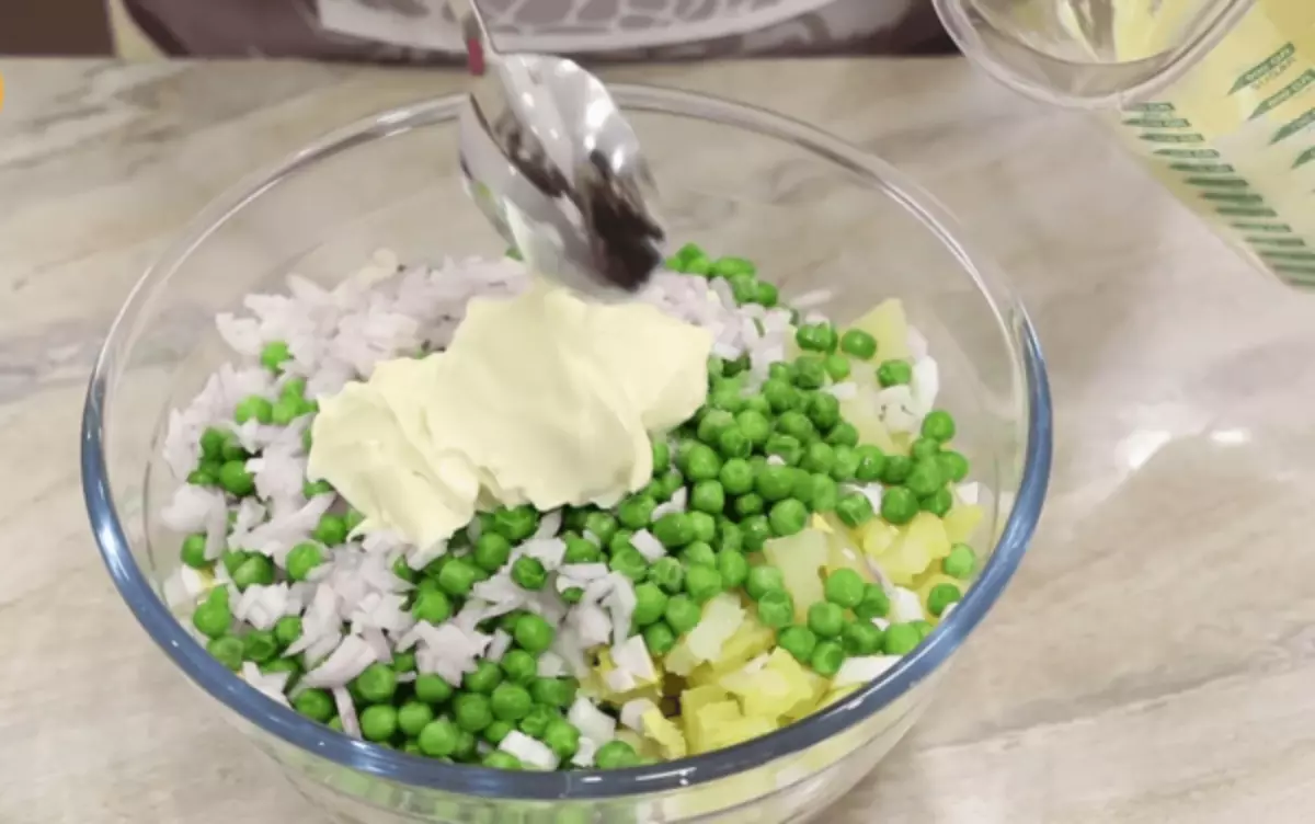 Saladka mayonezi ile Olivier için malzemeler