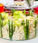 Salad Olivier នៅក្នុងសាឡាត់ថ្លា