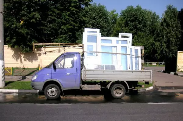 Transport von Kunststofftüren