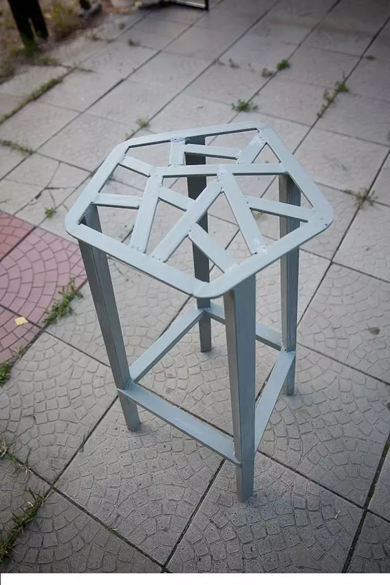 Metalni bar stolica