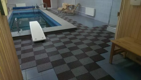 Cobertura do piso da piscina