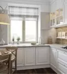 Bucătărie albă cu masă semicirculară