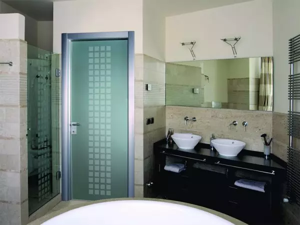 Steklena vrata za kopalnico in WC: sorte, naprave, komponente, značilnosti namestitve in delovanja