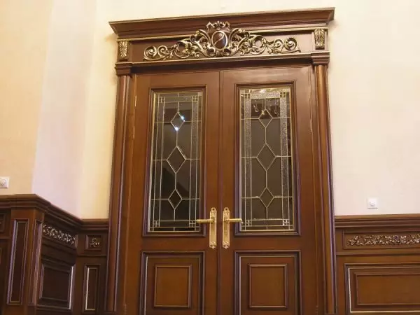 Dřevěné dveře Dokončení