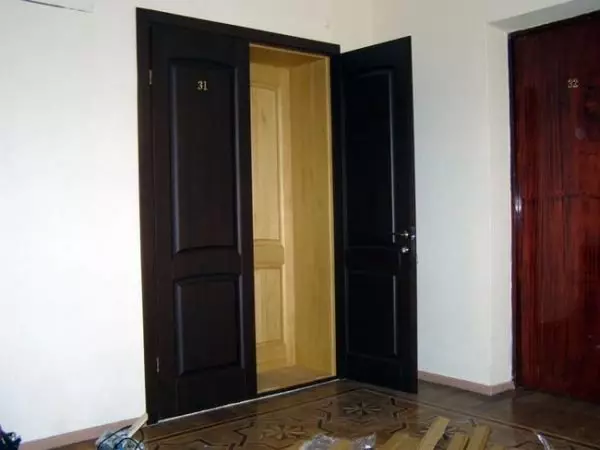 Dveře s hustým vchodem