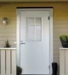 Jednostavna, ali skladno uređena ulazna vrata