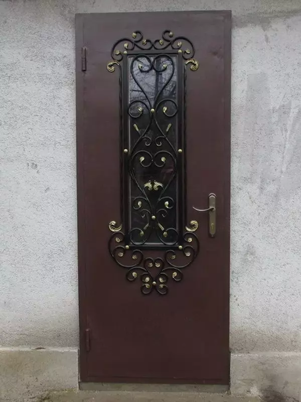 Įėjimo durys su kalimu ir stiklu
