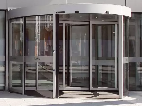 Karussell-Eingangstüren mit Glas