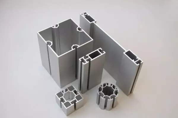 Pintu masuk aluminium: Varieti, komponen, ciri pemasangan dan operasi