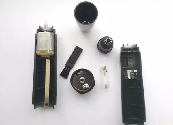 Trimmer disassembled