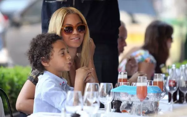 Beyonce cu fiul numit domnule