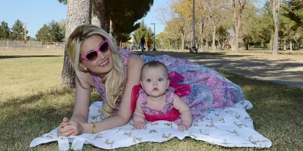 Holly Madison și fiica ei Rainbow Orora