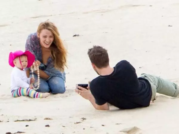 Blake Lavli, Ryan Reynolds și fiica lor ... James