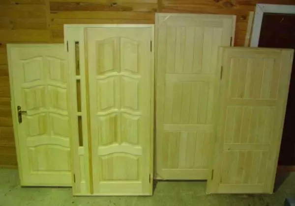 Portas de madeira preenchidas