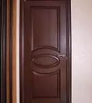 Stingra versija no durvīm no masīva