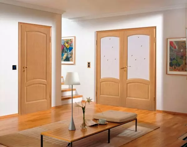 Орні двері в квартирі