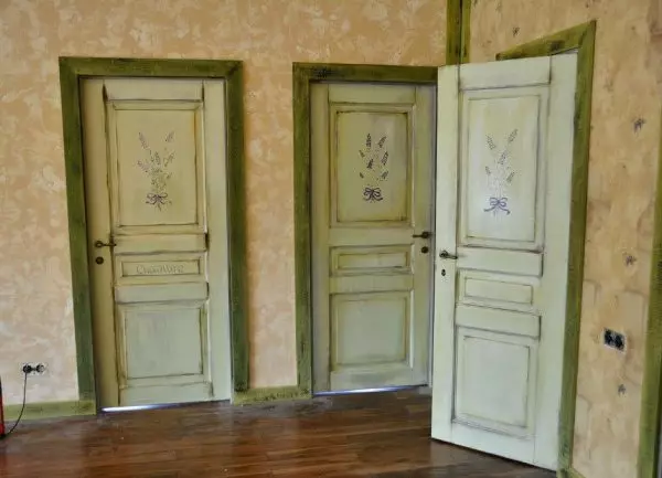 Оливкові двері в стилі прованс