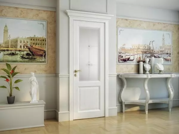 Лаконічні двері в класичному стилі