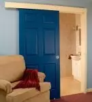 Posuvné modré dvere