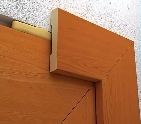 Construír a porta de porta con marcación diagonal
