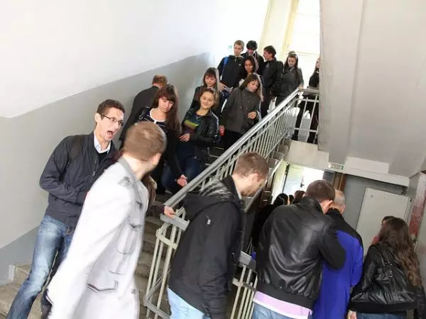 Evakuacija ljudi iz zgrade