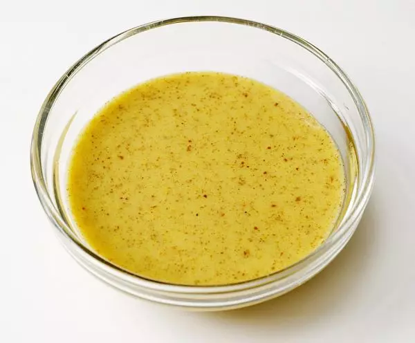 Mistura de óleo, vinagre e mostarda