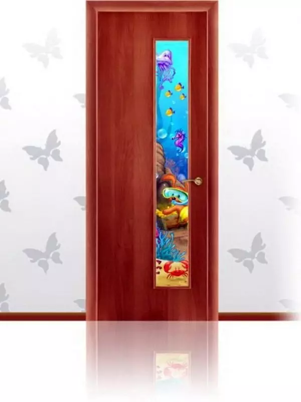 Die Tür mit dekorativem Film