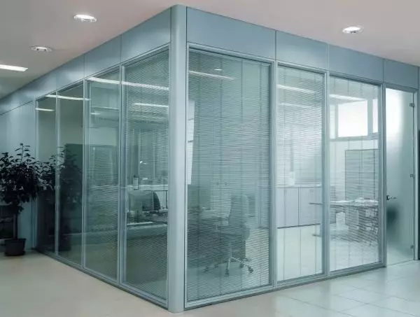 Glas kontorsdörrar och partition