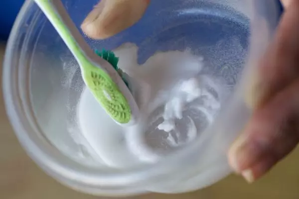 Сода со вода мешана четка за заби