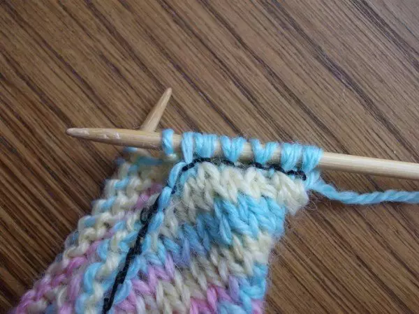 Famindram-bokatra miaraka amin'ny fanjaitra knitting