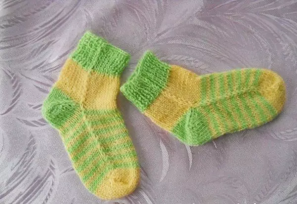 Paar naatlose sokkies
