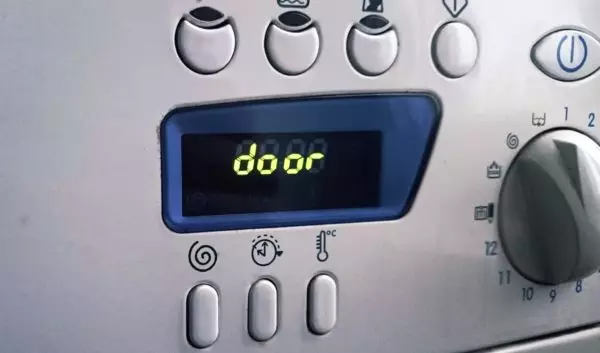 錯誤代碼在洗衣機的顯示器上