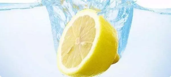 Limon suvda