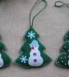 Фетравыя елкі з аплікацыяй снегавікамі