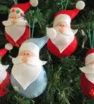 ألعاب شجرة عيد الميلاد الصغيرة في شكل سانتا كلوز