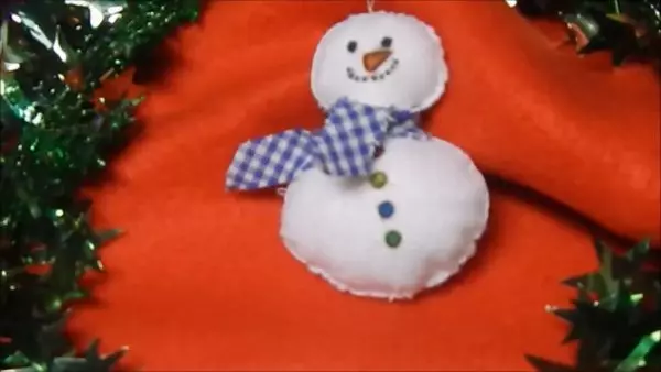 Новогодишен снежен човек от филц