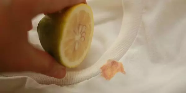 Lemon bring a rusty spot from T-shirt